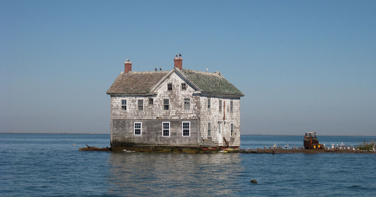 Abandoned Islands: 15 Beautiful Ruins Throughout the World